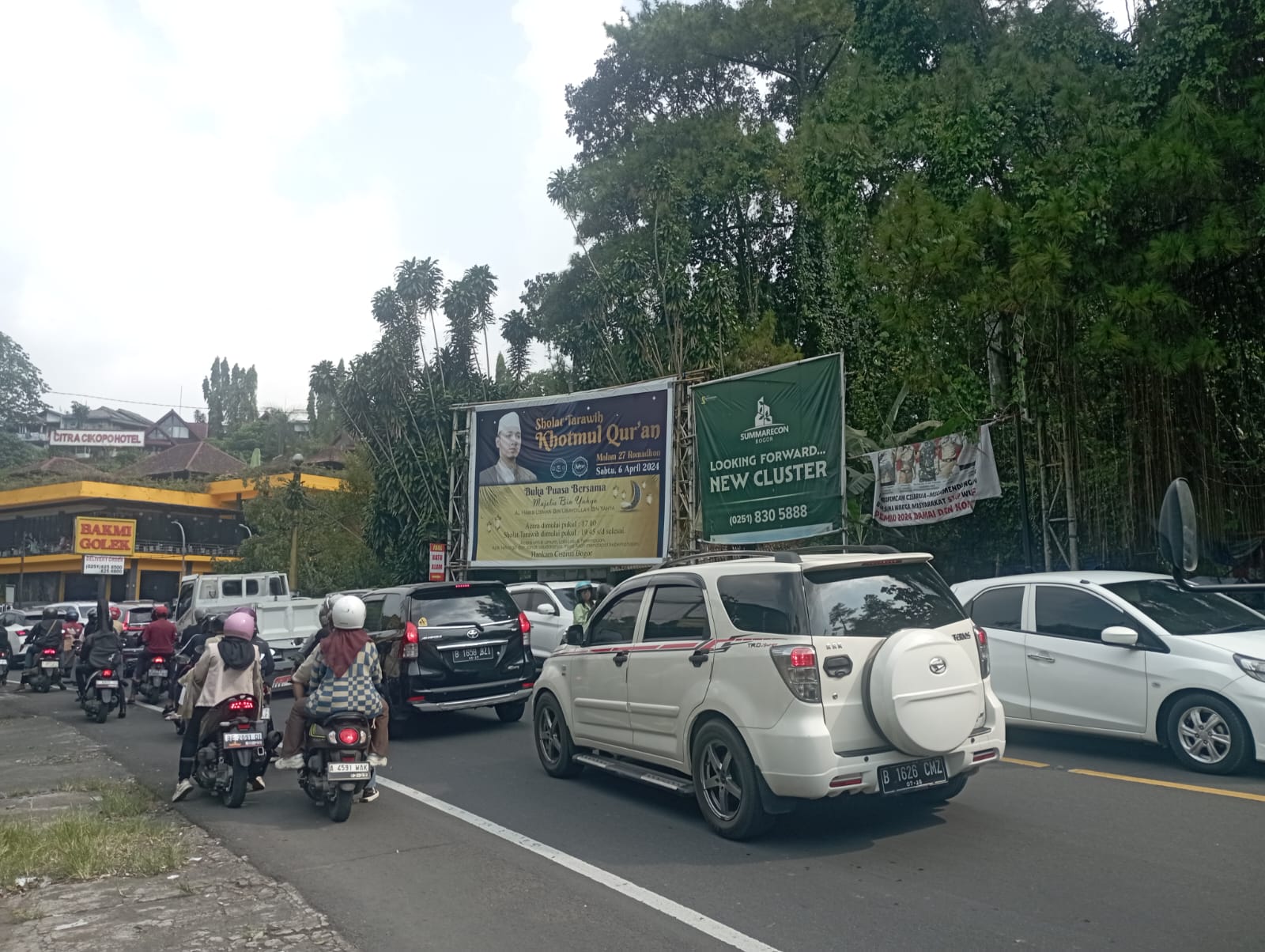 Long Weekend, 19 Ribu Kendaraan Masuk Puncak Bogor, Polisi Terapkan One Way – jabarekspres.com