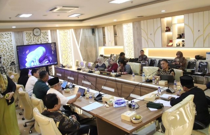 Kemiskinan jadi Sorotan Pansus Raperda RPJPD – jabarekspres.com