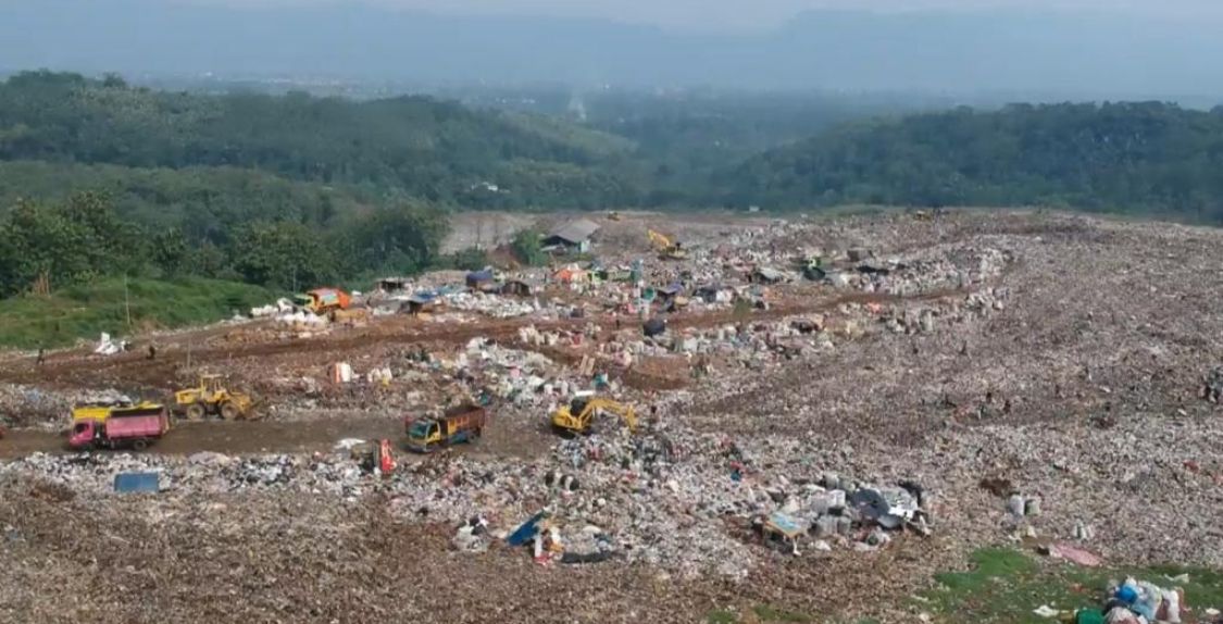 TPA Sarimukti Tampung Ratusan Ton Sampah dari Sungai Citarum – jabarekspres.com