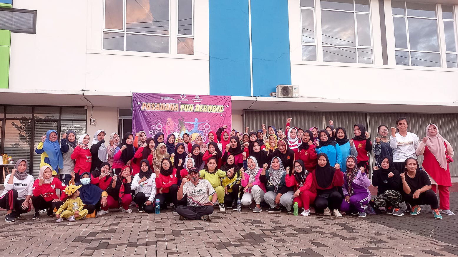Warga Bandung Sangat Antusias Mengikuti Acara Pasadana Fun Aerobic ...
