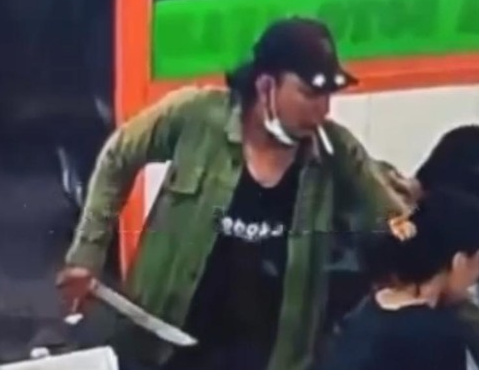 Viral Pria Rampas HP Sambil Bawa Sajam di Jakarta Barat – jabarekspres.com