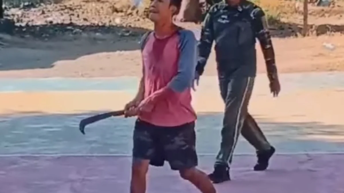 VIRAL, Pria di Bima Ngamuk Bawa Parang di Polsek – jabarekspres.com