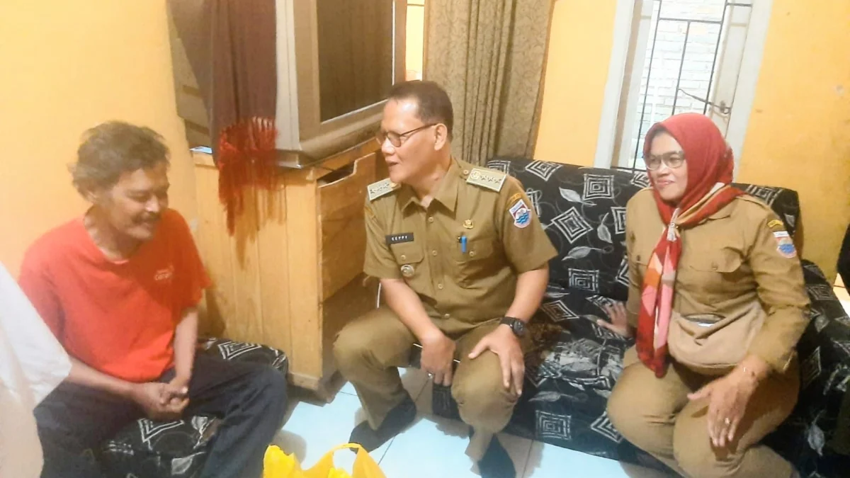 Tanggapi Laporan Warganya Viral di Medsos, Camat Cimahi Selatan Minta Gerak Cepat Pendataan ...