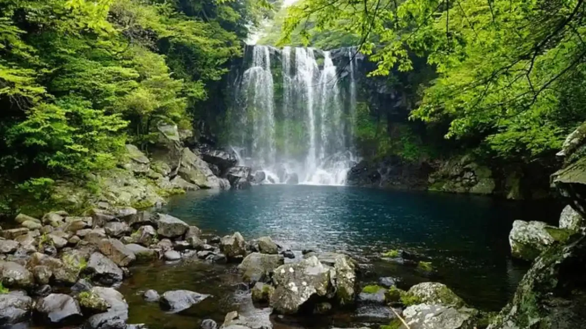 7 Destinasi Wisata Curug Paling Indah di Jawa Barat yang Wajib Dikunjungi – jabarekspres.com