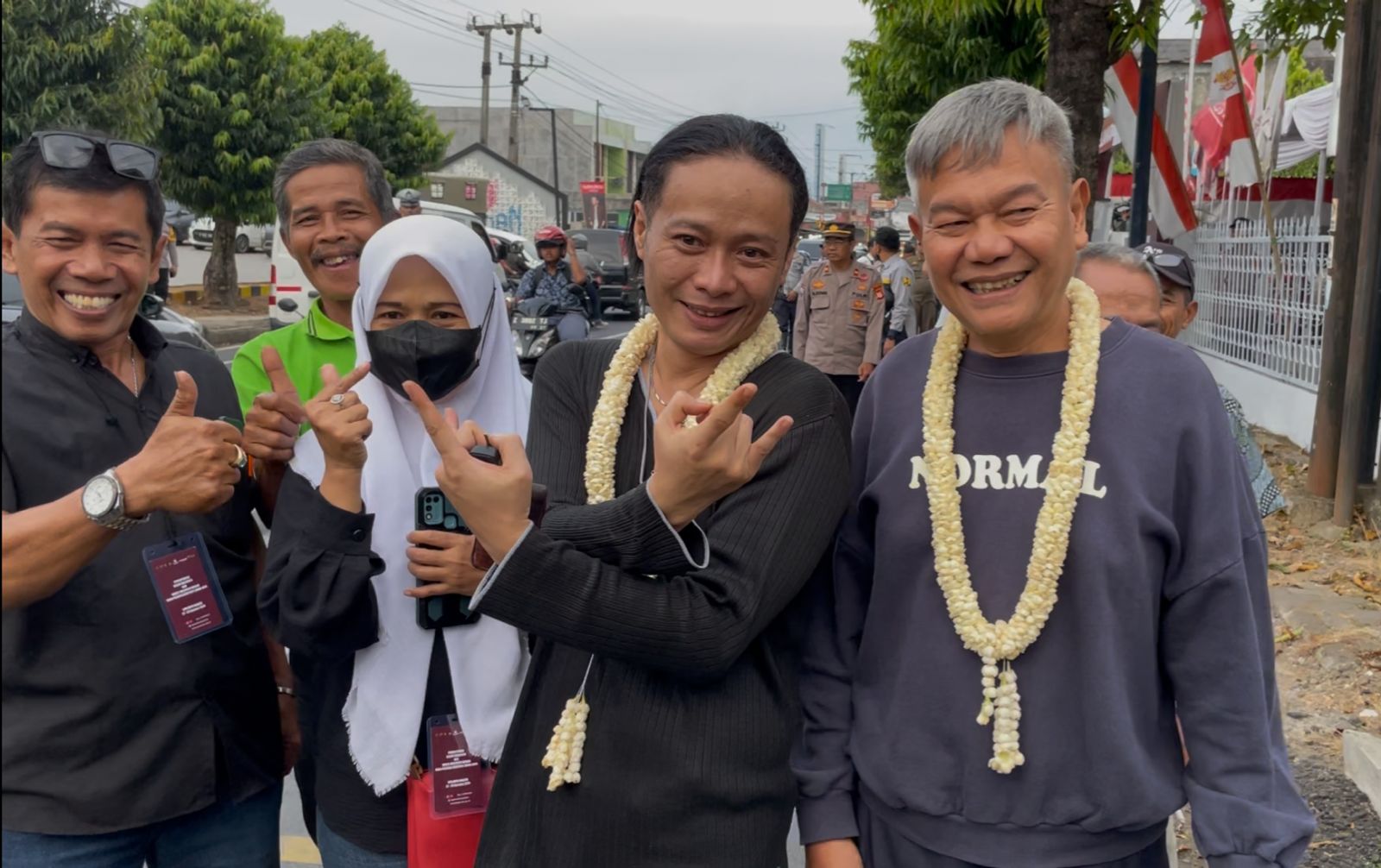 Penyanyi Dangdut Alam Mbah Dukun Daftar Calon Wakil Wali Kota Banjar ...