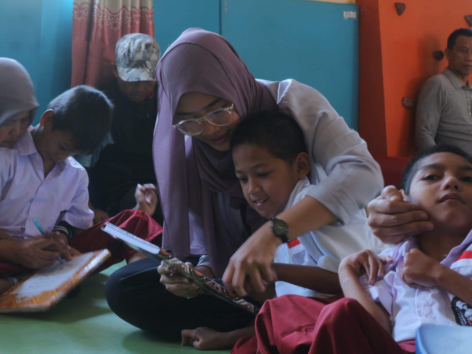 STIS Berikan Bantuan Fasilitas Pendidikan untuk Anak Berkebutuhan ...