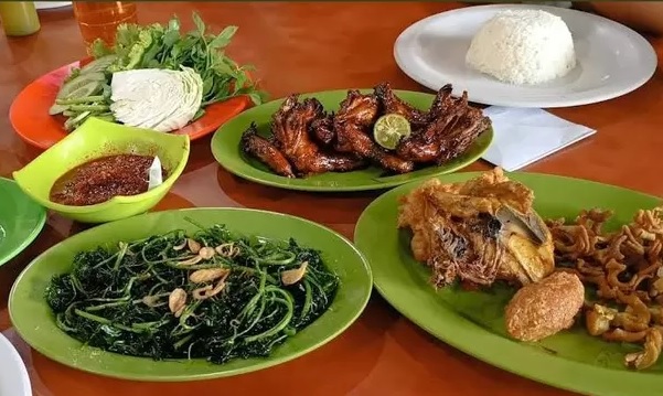 7 Resto Jukut Goreng Khas Sunda yang Selalu Jadi Favorit Pengunjung ...