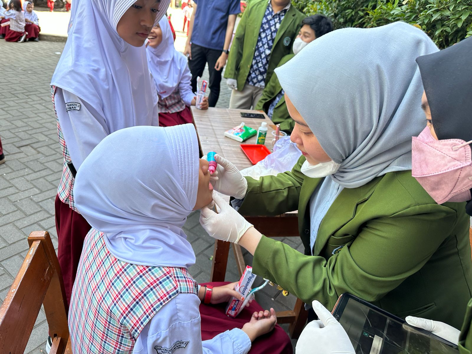 Peringati Hari Kesehatan Gigi Nasional, Pengmas FKG Unjani Gelar Pemeriksaan Gigi dan Mulut pada ...