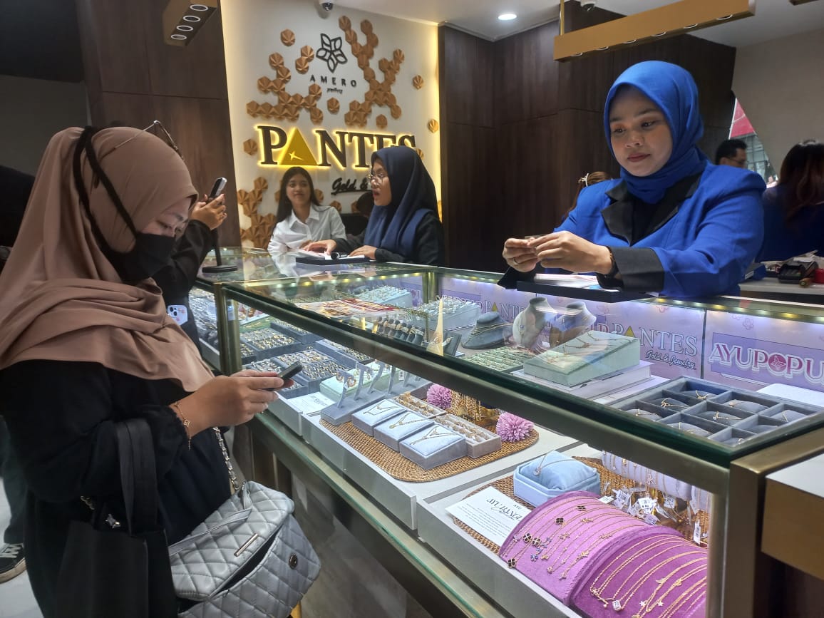 Premium Store Toko Mas Pantes Resmi Dibuka di Cihampelas Walk, Bandung ...
