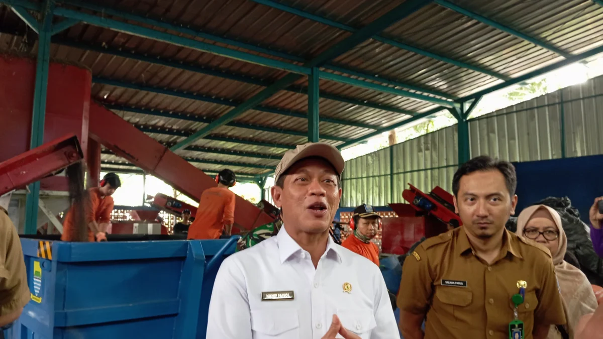 Hanif Faisol Minta DLH Bandung Tegas Atasi Sampah di Pasar Caringin – jabarekspres.com