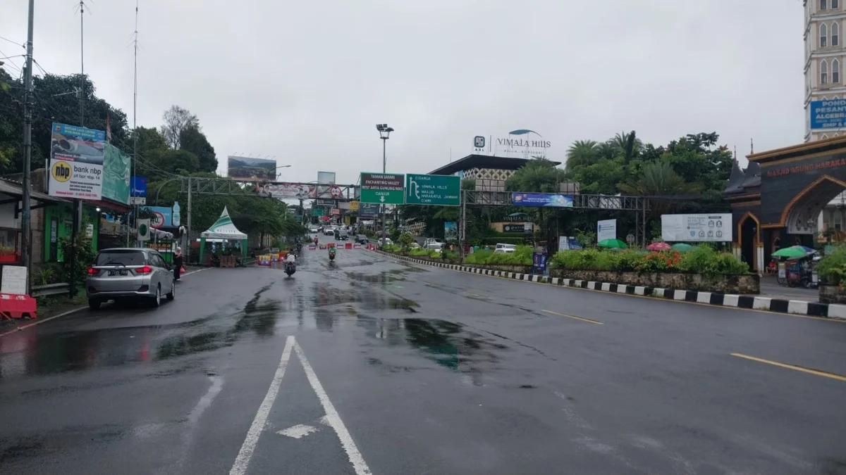 Atasi Kemacetan, Siang Ini Polisi Terapkan One Way Arah Jakarta di Jalur Puncak Bogor ...