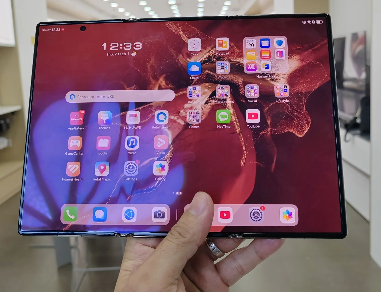 Huawei Mate XT Ultimate, Ponsel Lipat Tiga Pertama di Dunia Dibandrol ...