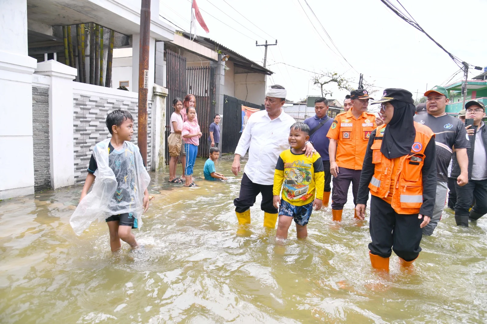 Pemdaprov Salurkan Bantuan bagi Korban Banjir Bandung Selatan – jabarekspres.com