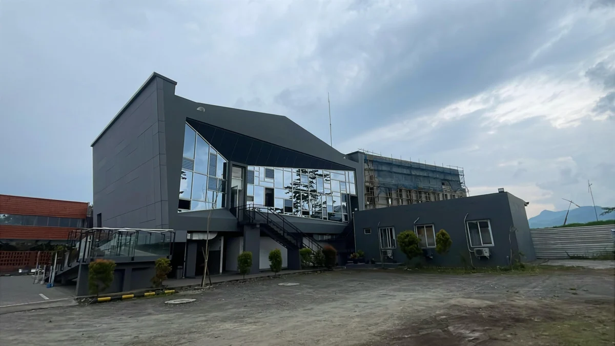 Masjid Salman Rasidi, Rumah Ibadah Unik Berkonsep Leuit atau Lumbung ...