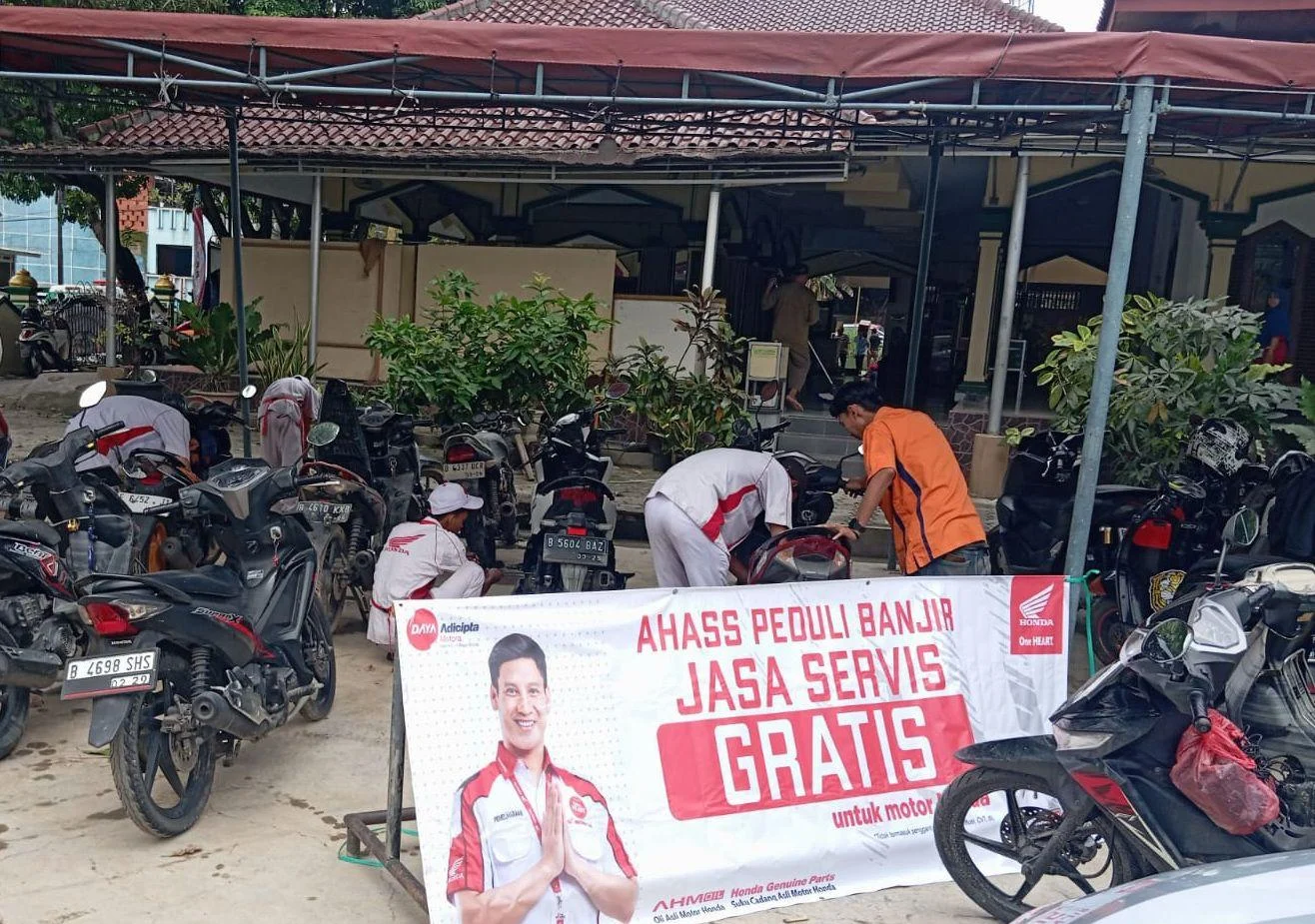 AHASS Gelar Servis Gratis untuk Konsumen Terdampak Banjir di Bekasi dan ...