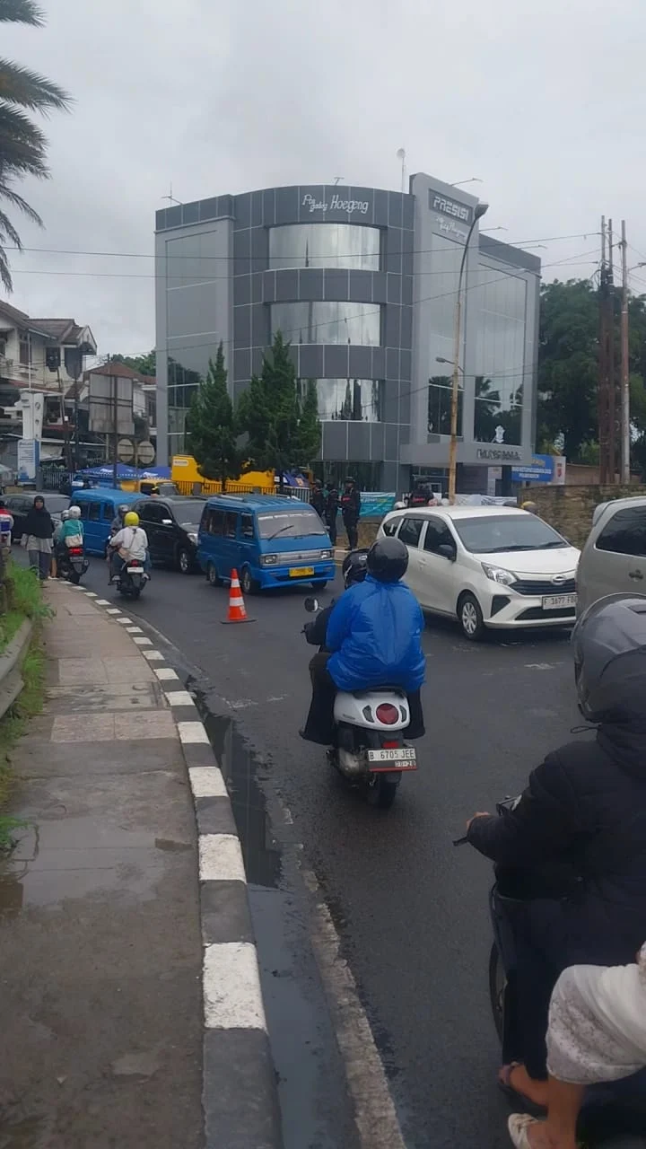 Kompensasi Diduga Disunat, Sopir Angkot Puncak Hanya Terima Rp 800 Ribu ...