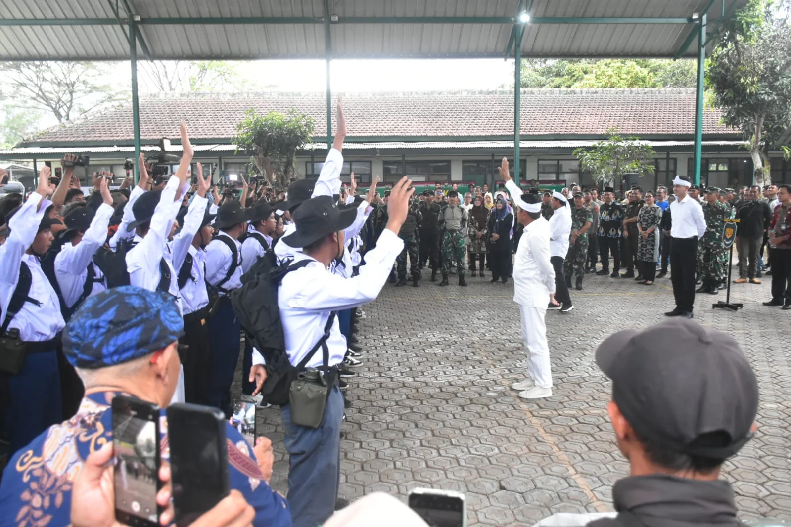 Tidak Hanya Anak Sekolah, KDM Rencanakan Guru dan Pegawai Malas Masuk Barak – jabarekspres.com