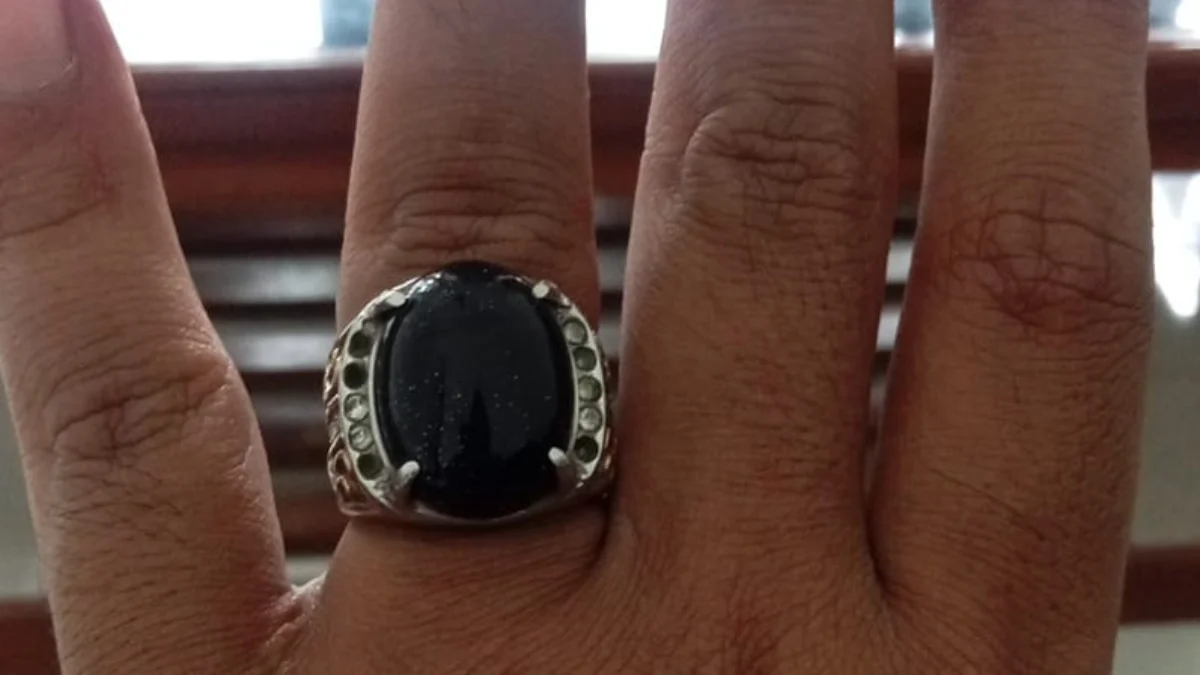 7 Jenis Batu Akik Hitam Paling Populer dan Khasiatnya – jabarekspres.com