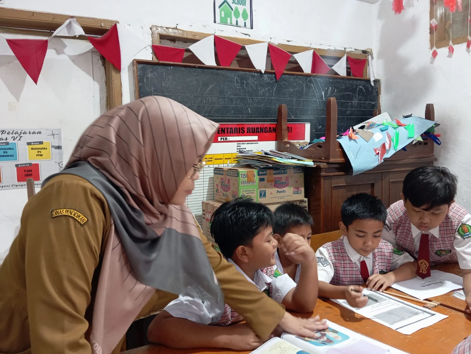 Larangan Penggunaan HP di Sekolah Dinilai Efektif, Anak Jadi Aktif ...