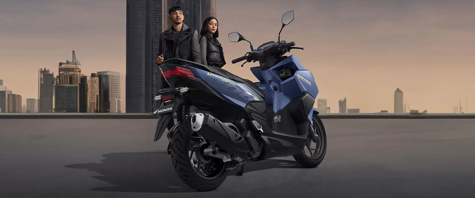 New Honda Vario 160 2025 Punya 2 Warna Baru, Skutik Bermesin Buas Ini ...