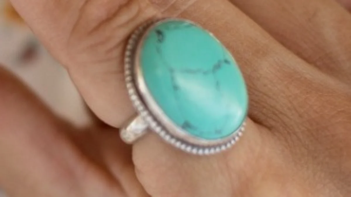 Punya Warna Biru Berurat Emas, Kenali Keunikan Batu Pirus ...