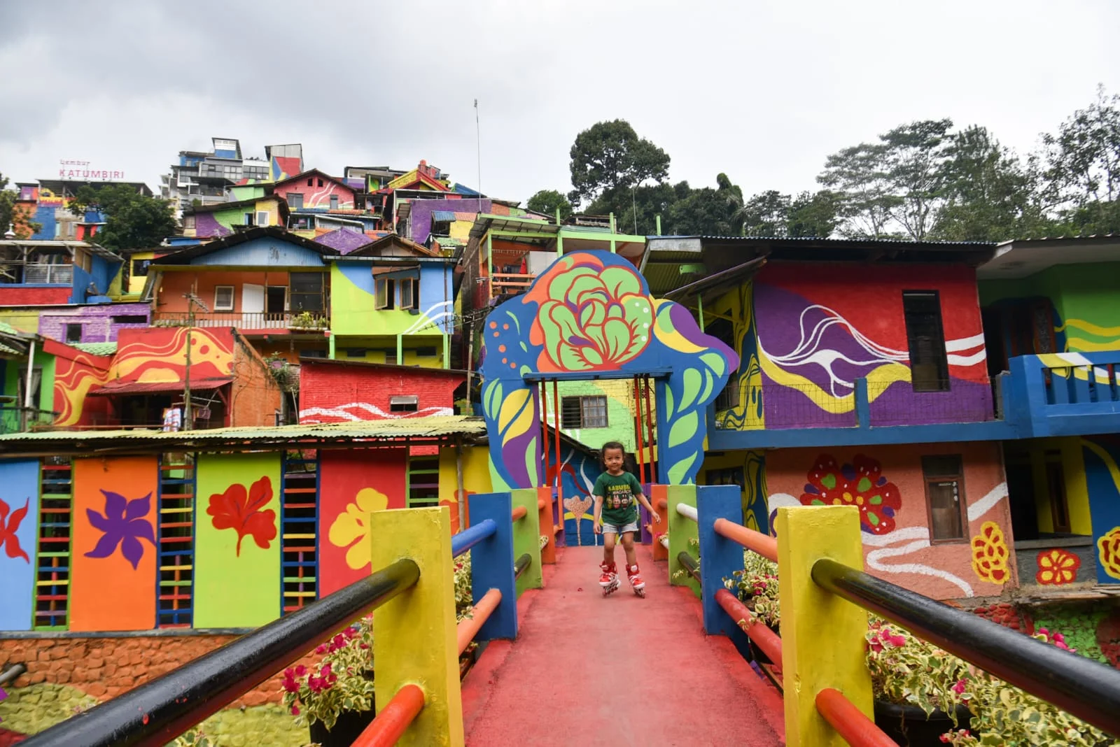 Bukan Sekadar Warna-warni, Ada Lembur Katumbiri dan Cerita Baru dari ...