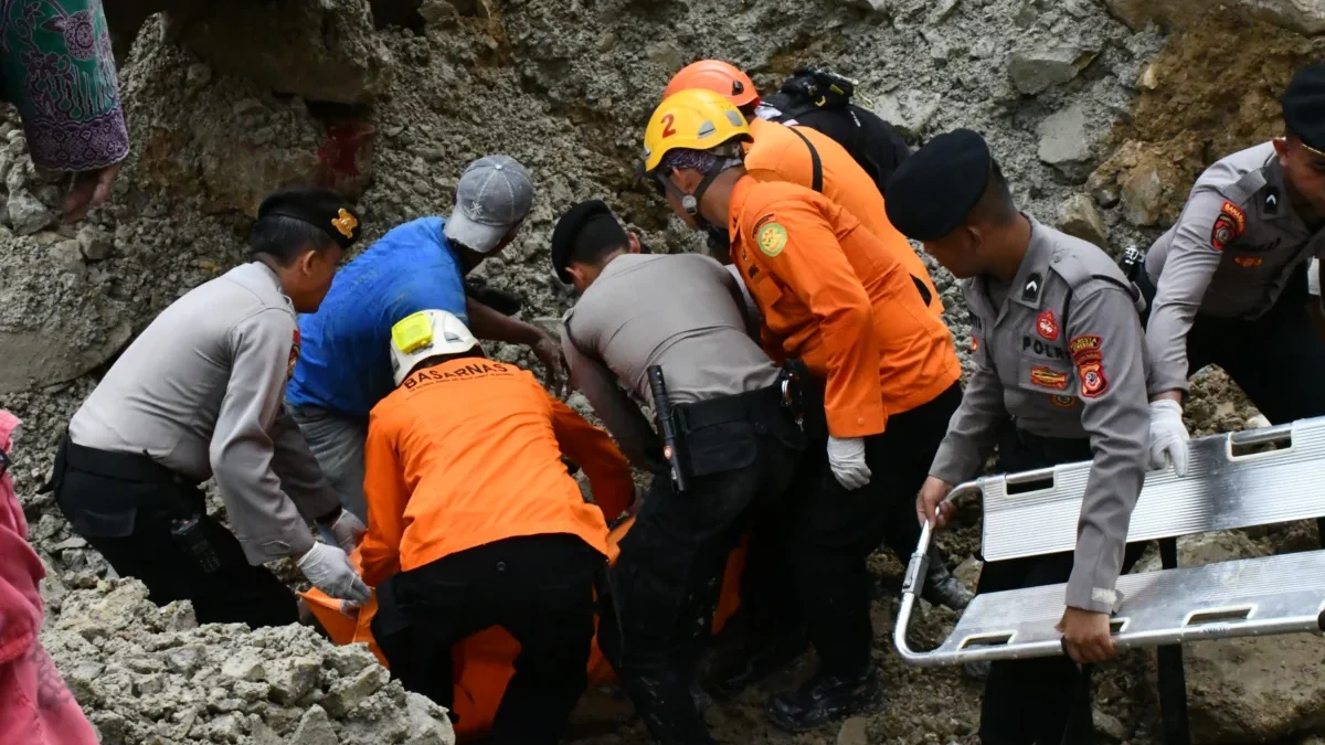 Hari Kedua Pencarian: Tim SAR Temukan 3 Korban Longsor Gunung Kuda, Evakuasi Dihentikan ...