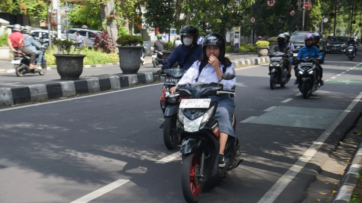 SMAN 2 Cimahi Perketat Aturan, Siswa Tanpa SIM Dilarang Bawa Motor ke Sekolah – jabarekspres.com