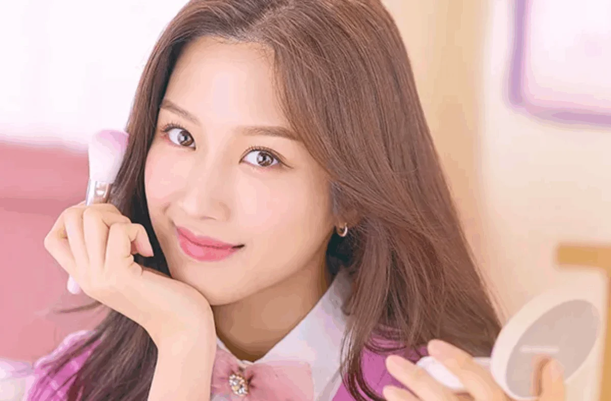 Rekomendasi Bedak Two Way Cake untuk Anak Sekolah yang Ringan, Anti ...