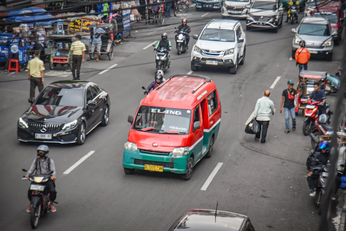 Bandung Siapkan Angkot Berbasis Aplikasi, Penumpang akan Dijemput di ...