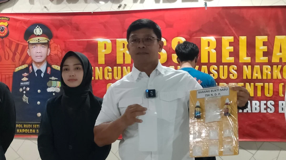 Terungkap! Sabu ‘Blue Ice’ Berpewarna Siap Edar di Bandung, Polisi ...