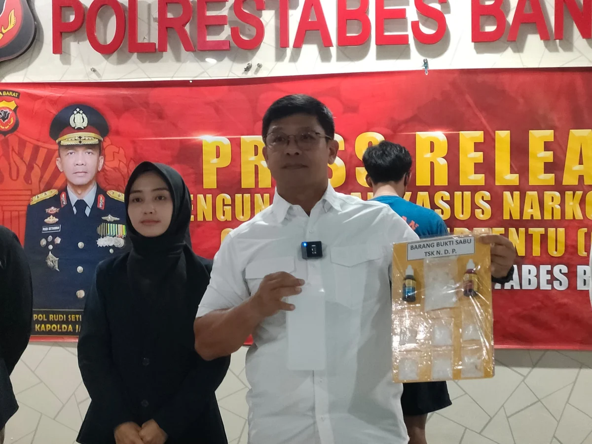 Terungkap! Sabu ‘Blue Ice’ Berpewarna Siap Edar di Bandung, Polisi ...