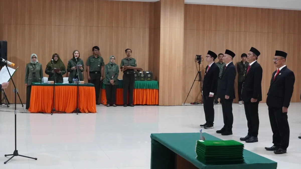Rektor Unjani Melantik Para Wakil Rektor dan Kapus: Target Akademik ...