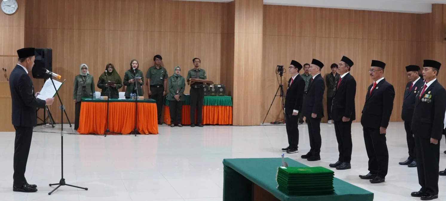 Rektor Unjani Melantik Para Wakil Rektor dan Kapus: Target Akademik ...