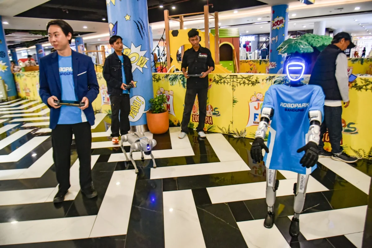 Hadir di Bandung, Robopark Indonesia Perkenalkan Dua Robot Canggih ...