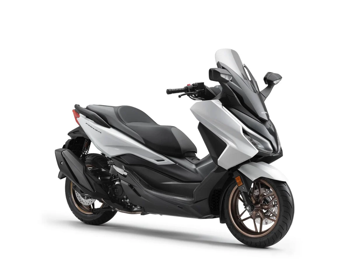 Honda Forza Tampil Semakin Berkelas dengan Panel Meter TFT Baru dan ...