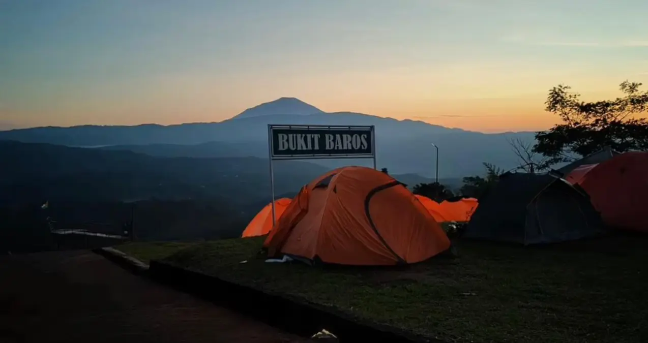 Bukit Baros Ciamis, Camping Seru di atas Awan – Laman 2 – jabarekspres.com