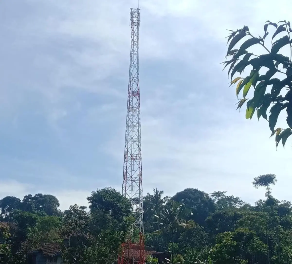Menara BTS Tanpa Izin Lengkap di Sumedang, Fraksi Golkar Turun Tangan ...