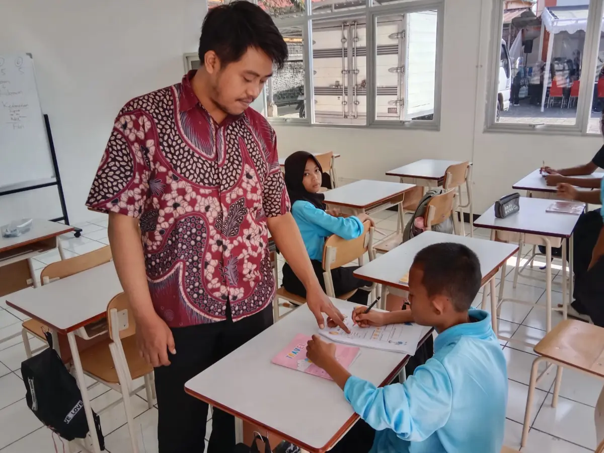 Di Balik Tembok Asrama Potret Anak-anak SRMP 8 Cimahi: Antara Kemandirian dan Kerinduan ...