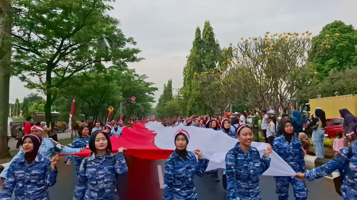 Kirab Bendera Merah Putih Raksasa Warnai Semangat HUT ke-80 RI di ...