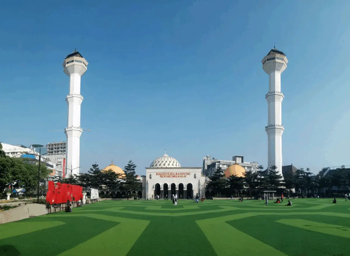 Alun-alun Bandung Tutup Total hingga November 2025, Ini Alasannya ...