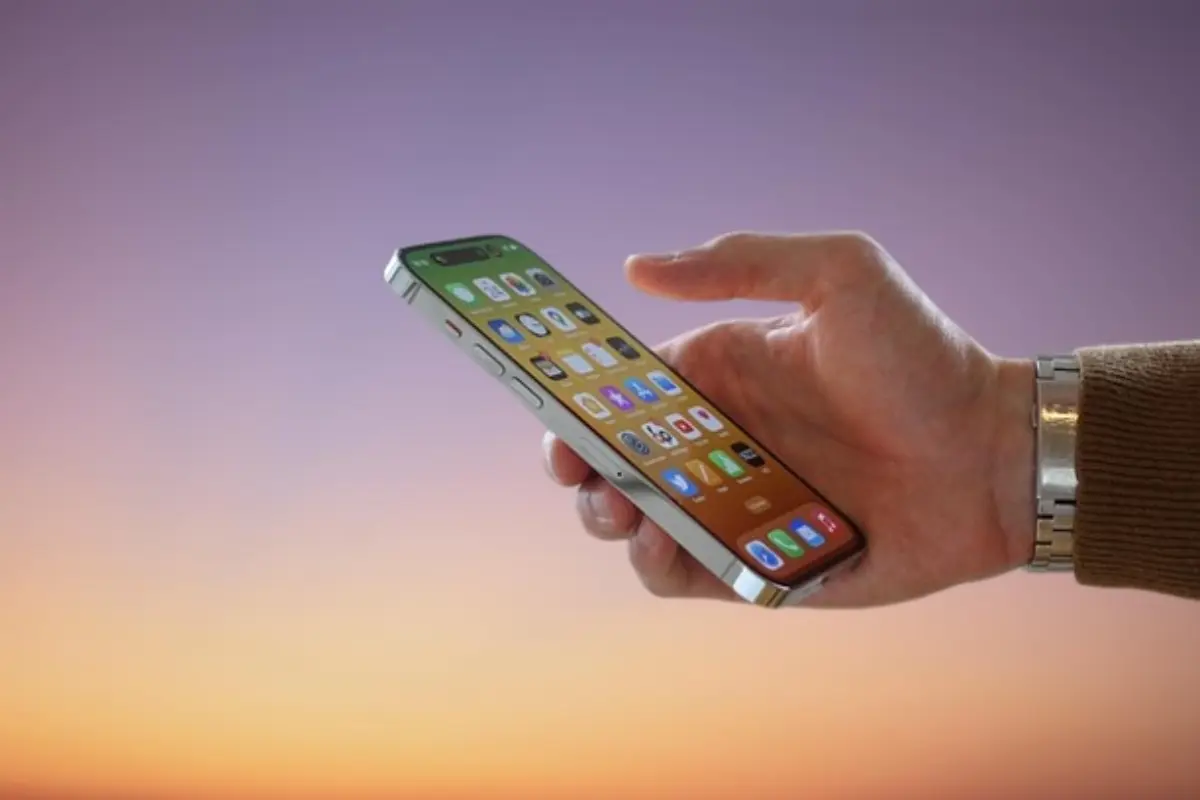 Kenapa Banyak Orang di 2025 Lebih Suka iPhone Bekas Daripada Android Baru? Ini 6 Alasannya ...