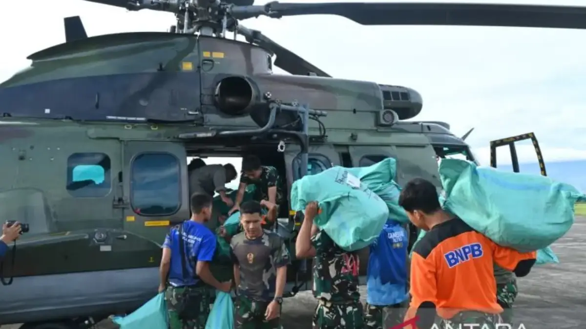 TNI Kerahkan Helikopter Antar 4 Ton Logistik ke Lokasi Bencana di Aceh ...