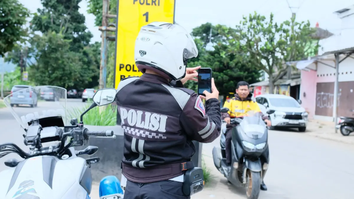Satlantas Polresta Bandung Uji Coba ETLE Handheld, Pelanggar Bisa ...