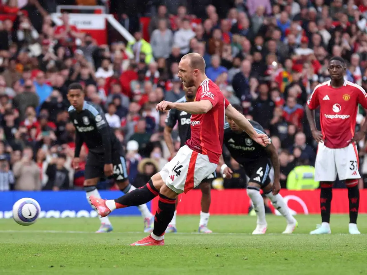 Sedang Berlangsung! Cek Link Live Streaming MU vs Aston Villa Resmi di ...