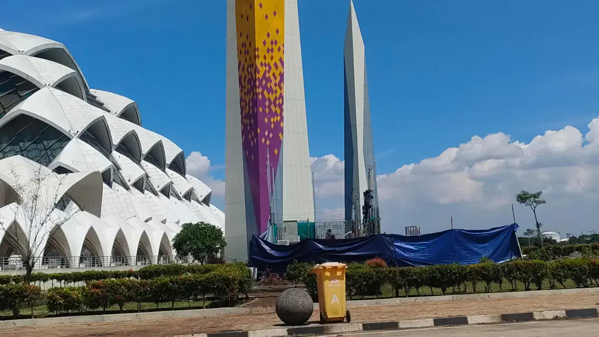 Tower Telekomunikasi Dekat Masjid Raya Al Jabbar Ambruk Usai Hujan ...