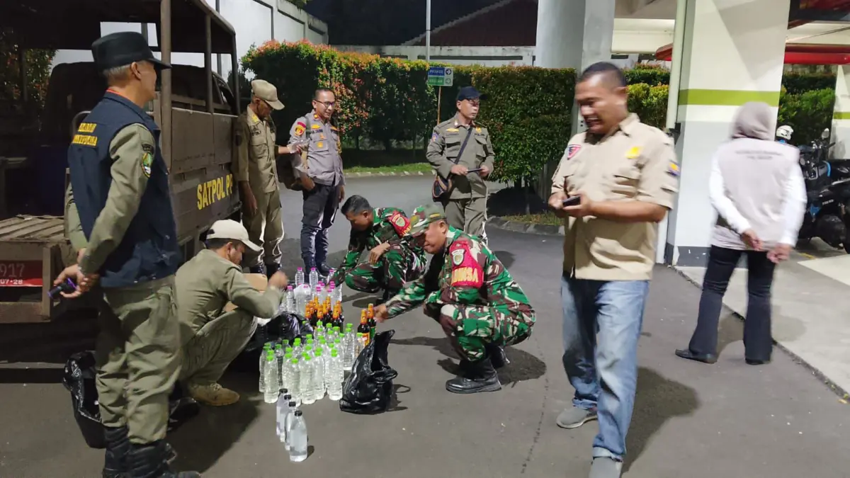 Warung Sembako Jadi Kedok Peredaran Miras, Polisi Sita 110 Botol ...
