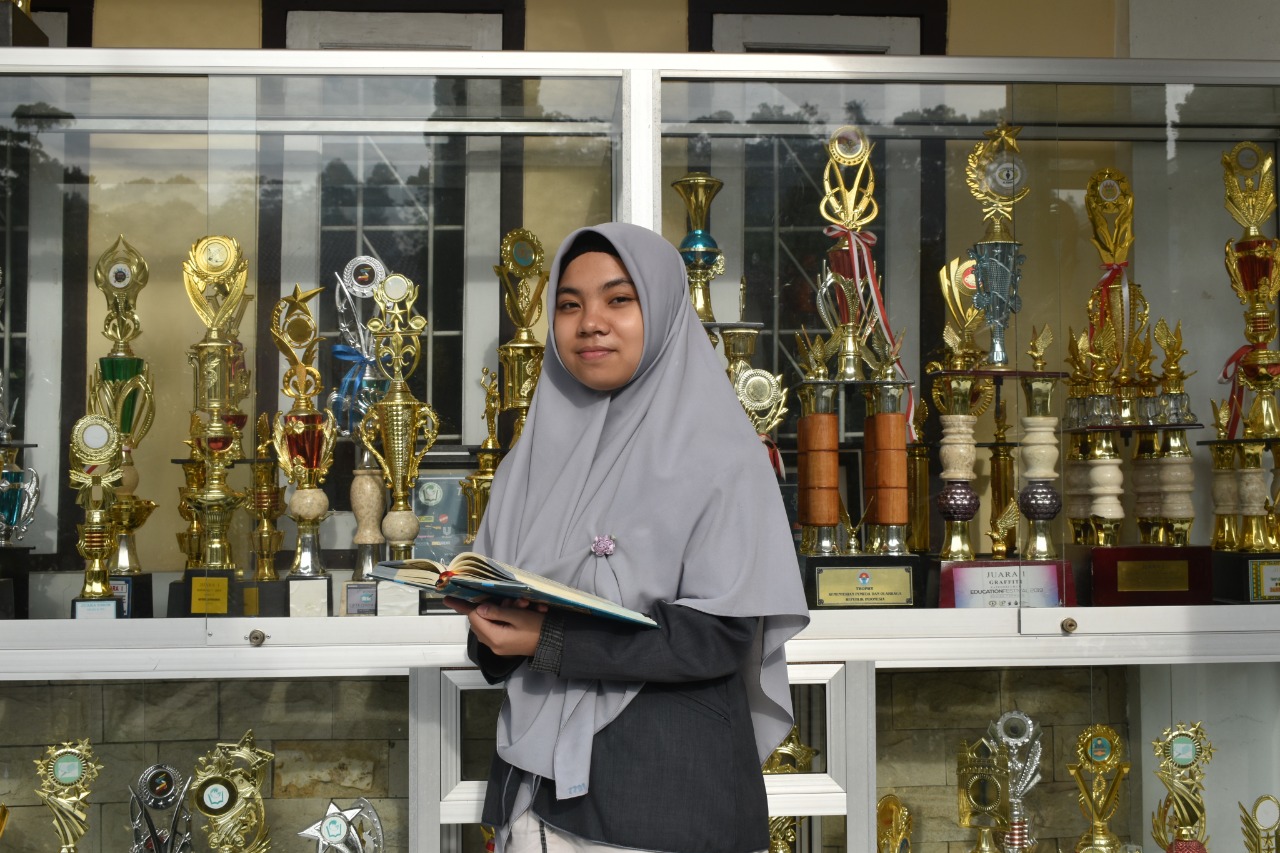 Faiza Shifa Medina, Hafidzoh 30 Juz Lulusan SMA IT As Syifa Diterima di ...