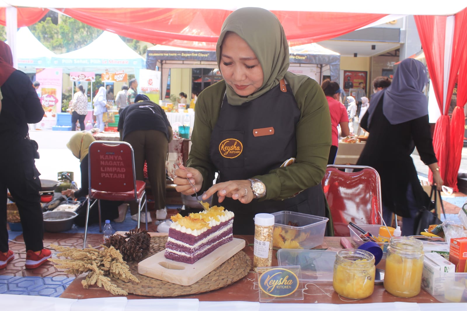 Keysha Kitchen Hadirkan Menu Cake BTS di Acara Festival UMKM Presisi ...