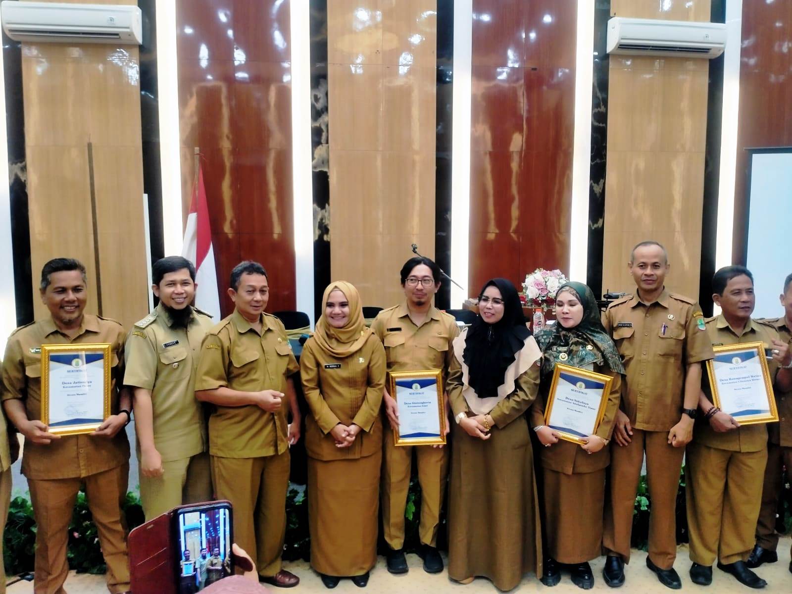 Dinkes Karawang Anugerahi Desa/Kelurahan Siaga Aktif Strata Purnama dan ...